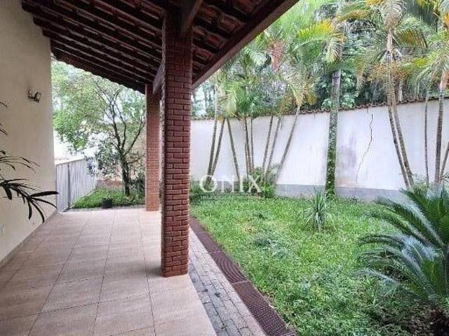 Casa para venda em Jardim Marica de 372.00m² com 3 Quartos, 3 Suites e 4 Garagens