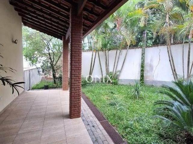 Casa para venda em Jardim Marica de 372.00m² com 3 Quartos, 3 Suites e 4 Garagens