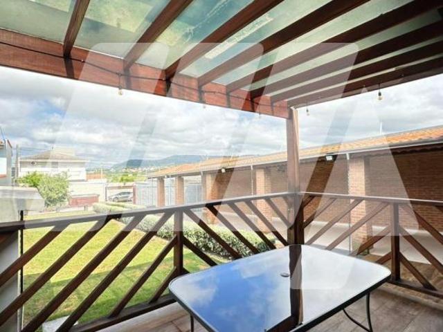 Casa para venda em Jardim Mariluz de 215.00m² com 1 Quarto e 3 Garagens