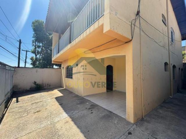Casa para venda em Jardim Melina de 236.00m² com 3 Quartos, 1 Suite e 2 Garagens