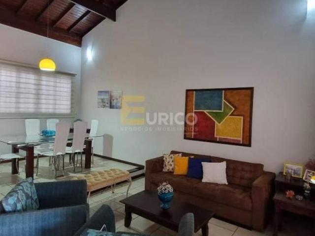 Casa para venda em Jardim Melle de 179.47m² com 3 Quartos, 1 Suite e 3 Garagens