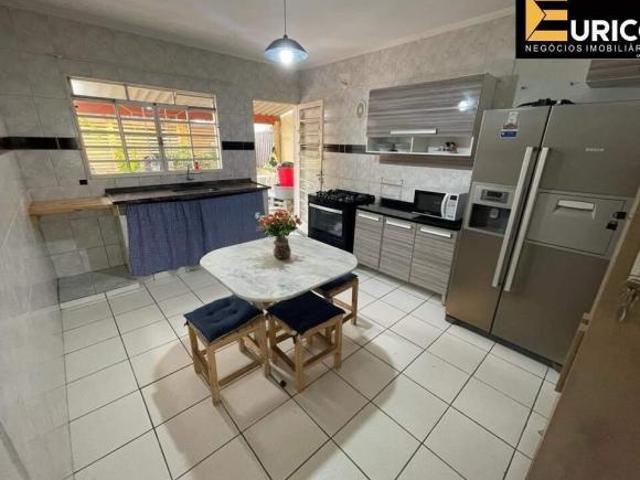 Casa para venda em Jardim Melle de 200.00m² com 6 Quartos e 2 Garagens