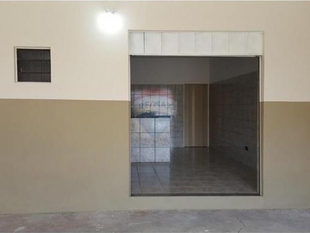 Casa para venda em Jardim Mirandola de 100.00m² com 1 Quarto e 2 Garagens