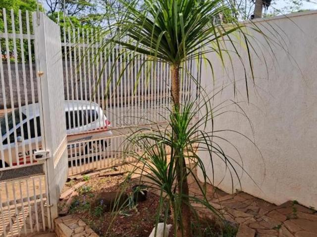 Casa para venda em Jardim Morumbi de 320.00m² com 3 Quartos, 1 Suite e 4 Garagens