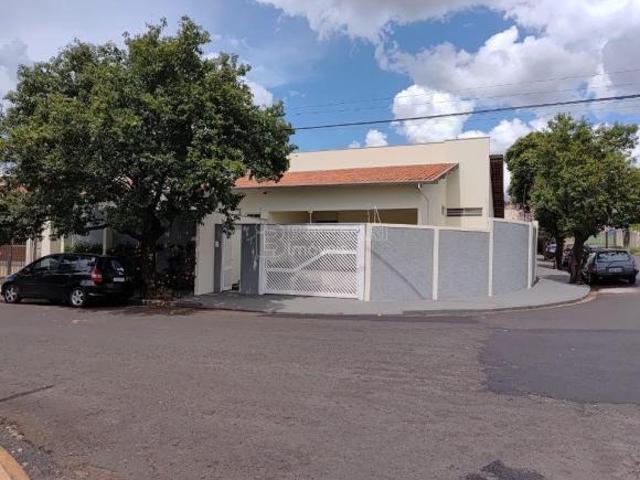 Casa para venda em Jardim Morumbi de 458.00m² com 3 Quartos, 1 Suite e 6 Garagens