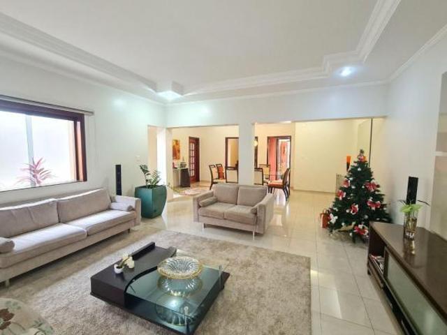 Casa para venda em Jardim Nossa Senhora das Graças de 245.00m² com 3 Quartos, 1 Suite e 4 Garagens