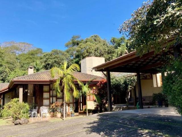 Casa para venda em Jardim Novo Embu de 312.00m² com 4 Quartos, 1 Suite e 6 Garagens