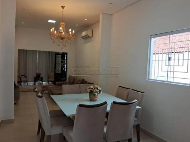 Casa para venda em Jardim Nova América de 184.00m² com 3 Quartos, 1 Suite e 4 Garagens