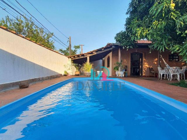 Casa para venda em Jardim Nova Época em Araraquara São Paulo de 393.00m² com 3 Quartos, 2 Suítes e 2 Garagens