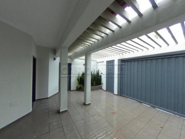 Casa para venda em Jardim Nova Santa Paula de 150.00m² com 3 Quartos, 1 Suite e 4 Garagens