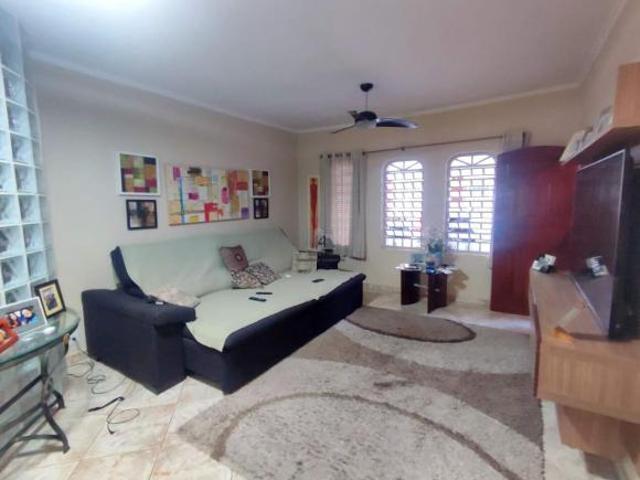 Casa para venda em Jardim Aurelia de 220.00m² com 3 Quartos e 3 Garagens