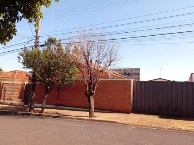 Casa para venda em Jardim Adalgisa de 235.00m² com 3 Quartos, 1 Suite e 20 Garagens