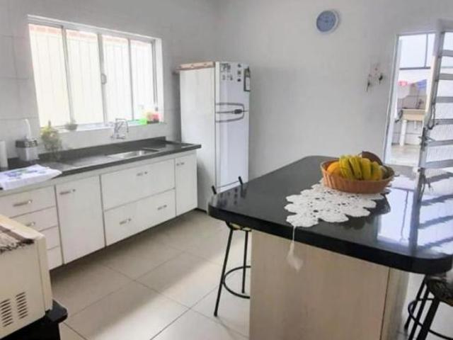 Casa para venda em Jardim Adriana com 3 quartos, sendo 1 suíte, 162m²