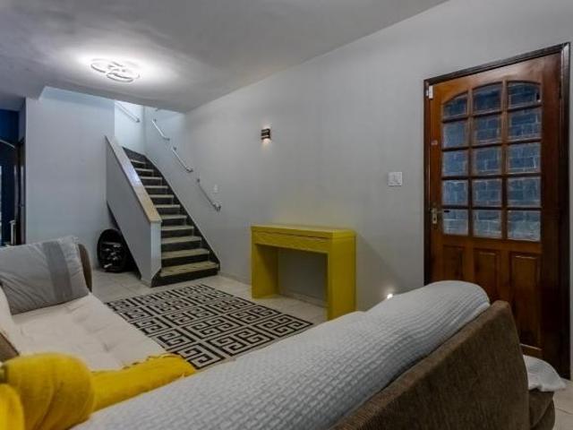 Casa para venda em Jardim Aeroporto com 3 quartos, sendo 1 suíte, 131m²