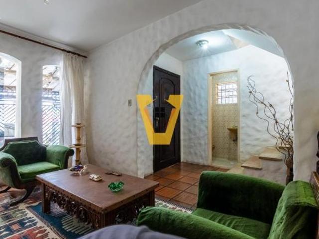 Casa para venda em Jardim Aeroporto com 4 quartos, sendo 2 suítes, 140m²