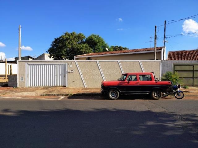 Casa para venda em Jardim Almeida em Araraquara São Paulo de 211.00m² com 4 Quartos, 1 Suíte e 4 Garagens
