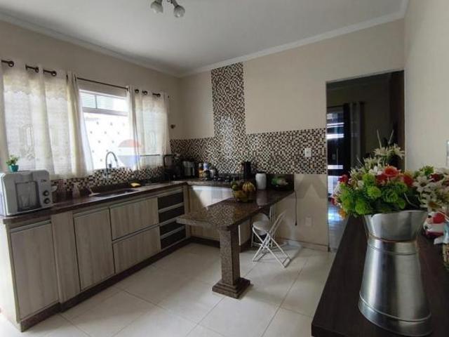 Casa para venda em Jardim Amanda I de 125.00m² com 3 Quartos, 1 Suite e 2 Garagens