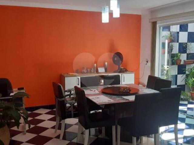 Casa para venda em Jardim América de 229.00m² com 3 Quartos, 1 Suite e 5 Garagens