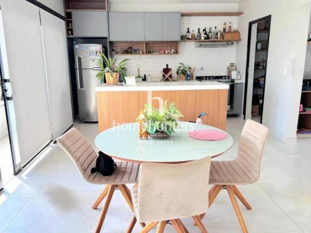Casa para venda em Jardim America de 237.00m² com 4 Quartos, 4 Suites e 2 Garagens