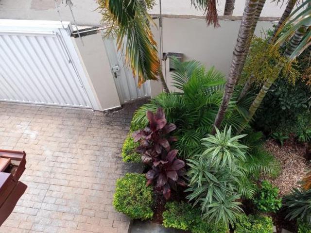 Casa para venda em Jardim América de 242.00m² com 4 Quartos, 1 Suite e 5 Garagens