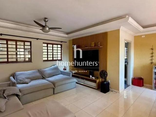 Casa para venda em Jardim América de 300.00m² com 3 Quartos, 1 Suite e 4 Garagens