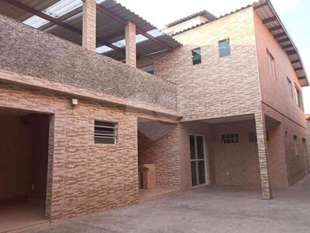 Casa para venda em Jardim Anhangüera de 250.00m² com 4 Quartos, 1 Suite e 3 Garagens