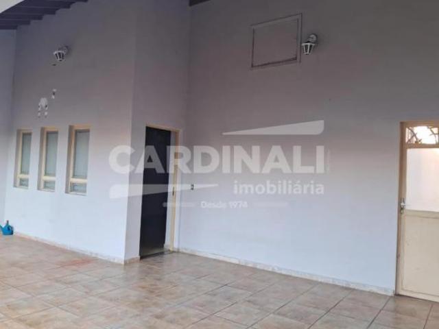 Casa para venda em Jardim Aranga de 151.00m² com 3 Quartos, 1 Suite e 4 Garagens