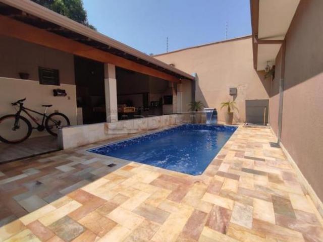 Casa para venda em Jardim Aranga de 210.00m² com 3 Quartos, 1 Suite e 2 Garagens