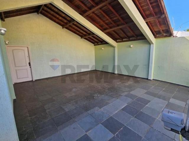 Casa para venda em Jardim Arapuã de 220.70m² com 3 Quartos, 1 Suite e 4 Garagens