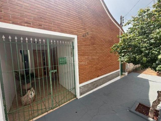 Casa para venda em Jardim Ártico de 211.00m² com 3 Quartos, 1 Suite e 3 Garagens