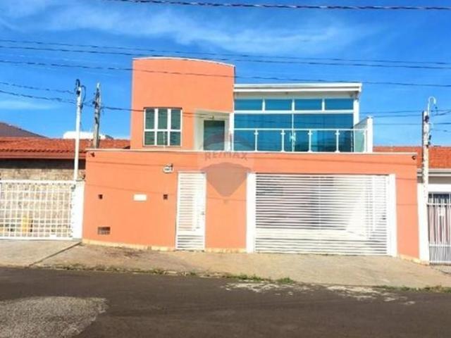 Casa para venda em Jardim Astro de 280.00m² com 3 Quartos, 1 Suite e 4 Garagens