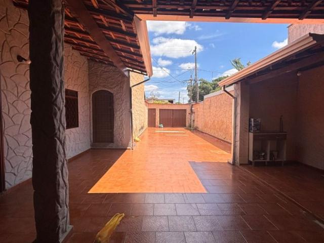 Casa para venda em Jardim Batagin em Santa Bárbara D'oeste São Paulo de 212.00m² com 2 Quartos e 5 Garagens