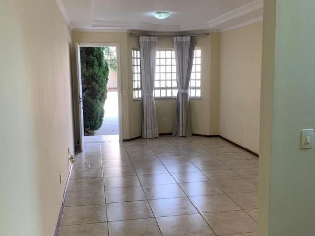 Casa para venda em Jardim Belvedere de 150.00m² com 3 Quartos, 1 Suite e 3 Garagens
