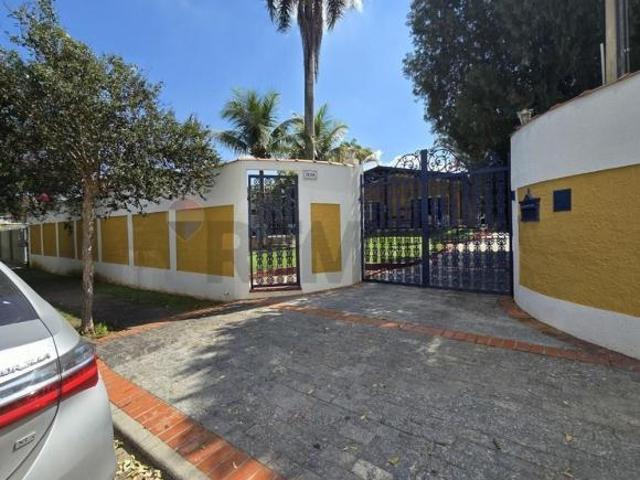 Casa para venda em Jardim Berlim de 321.00m² com 5 Quartos, 1 Suite e 8 Garagens