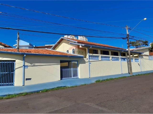 Casa para venda em Jardim Bom Pastor em Botucatu São Paulo de 226.00m² com 3 Quartos e 2 Garagens