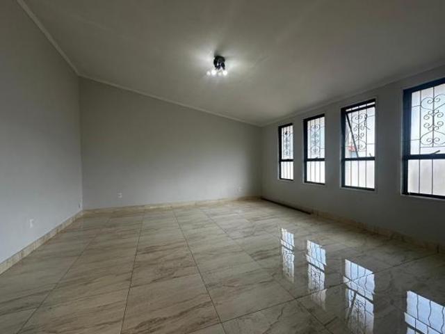 Casa para venda em Jardim Bom Sucesso de 216.00m² com 4 Quartos, 2 Suites e 4 Garagens