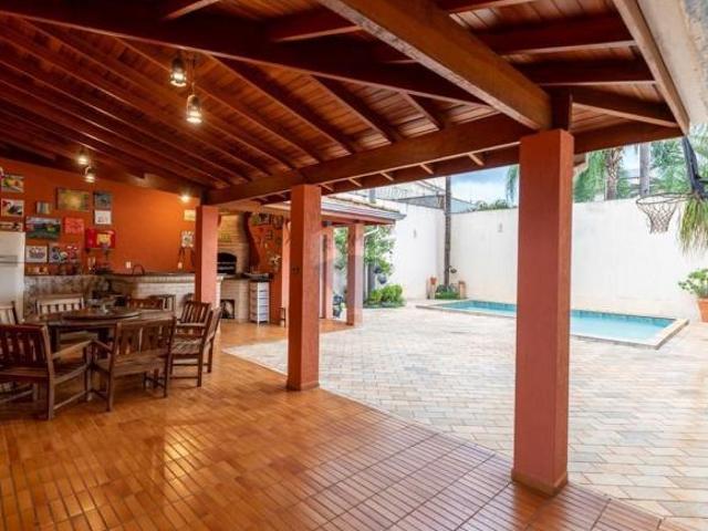 Casa para venda em Jardim Botânico de 183.00m² com 3 Quartos, 1 Suite e 4 Garagens
