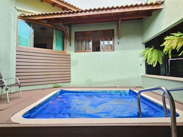 Casa para venda em Jardim Botânico de 206.00m² com 3 Quartos, 1 Suite e 2 Garagens
