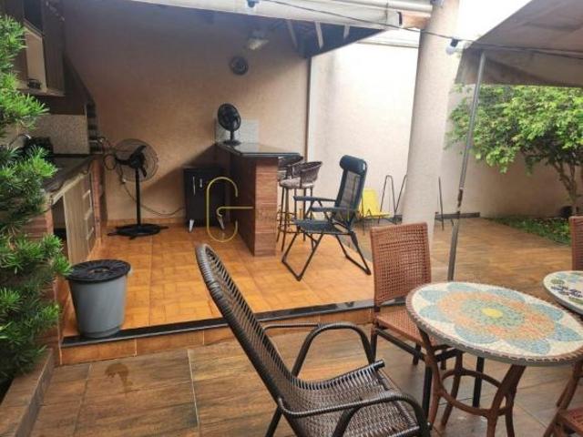 Casa para venda em Jardim Botânico de 226.00m² com 4 Quartos, 2 Suites e 4 Garagens