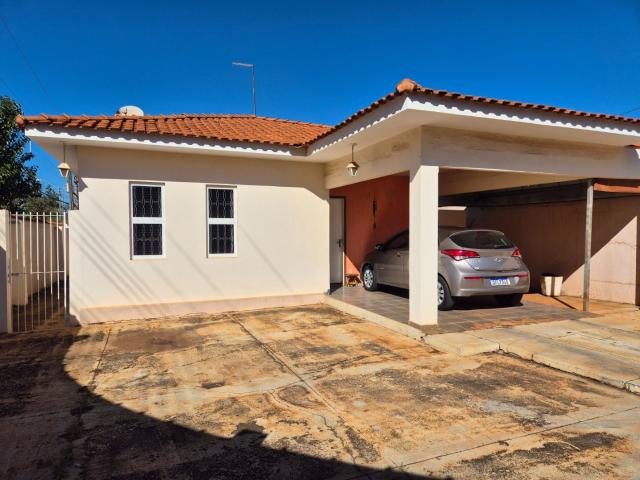 Casa para venda em Jardim Botânico em Araraquara São Paulo de 169.00m² com 3 Quartos, 1 Suíte e 4 Garagens