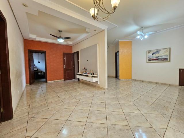 Casa para venda em Jardim Botânico em Araraquara São Paulo de 217.00m² com 4 Quartos, 1 Suíte e 2 Garagens
