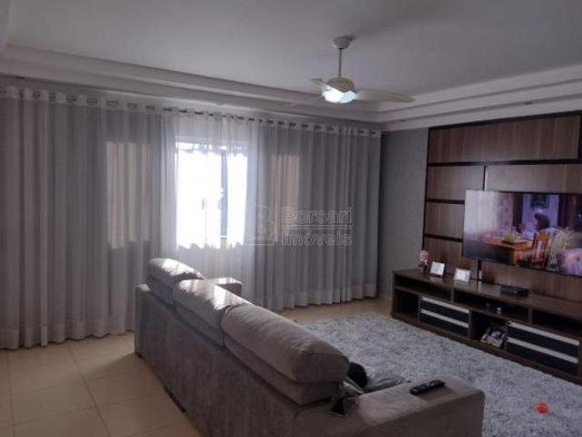 Casa para venda em Jardim Bounganville de 167.00m² com 3 Quartos, 1 Suite e 5 Garagens