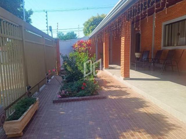Casa para venda em Jardim Brasília vila Xavier de 246.00m² com 3 Quartos, 1 Suite e 2 Garagens