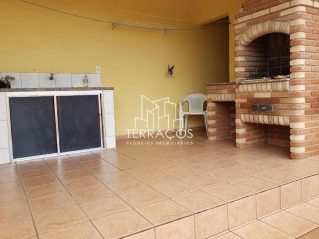 Casa para venda em Jardim Caçula de 233.00m² com 3 Quartos, 1 Suite e 6 Garagens