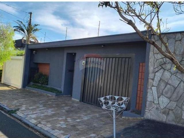 Casa para venda em Jardim Califórnia de 179.40m² com 5 Quartos, 1 Suite e 4 Garagens