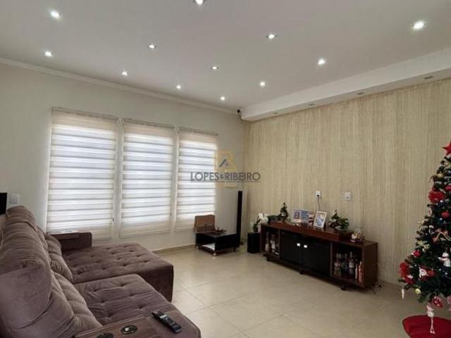 Casa para venda em Jardim Cambuí de 180.00m² com 3 Quartos, 1 Suite e 2 Garagens