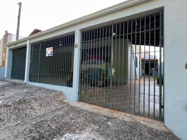 Casa para venda em Jardim Camboriú de 228.00m² com 5 Quartos, 2 Suites e 2 Garagens