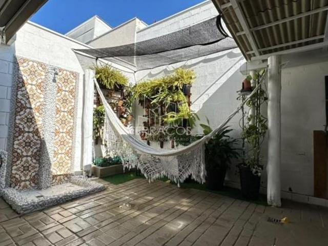 Casa para venda em Jardim Carolina de 111.00m² com 3 Quartos, 1 Suite e 2 Garagens