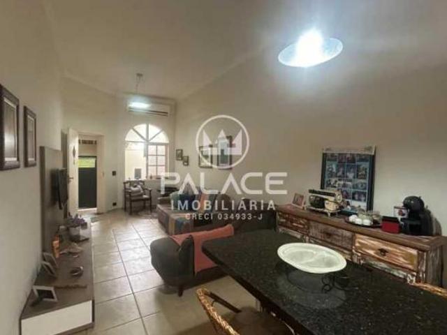 Casa para venda em Jardim Caxambu de 147.00m² com 2 Quartos, 1 Suite e 2 Garagens