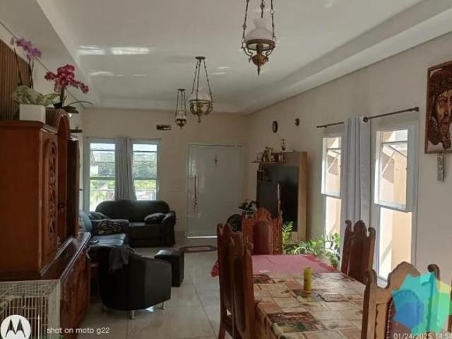 Casa para venda em Jardim Celani de 200.00m² com 4 Quartos, 2 Suites e 5 Garagens